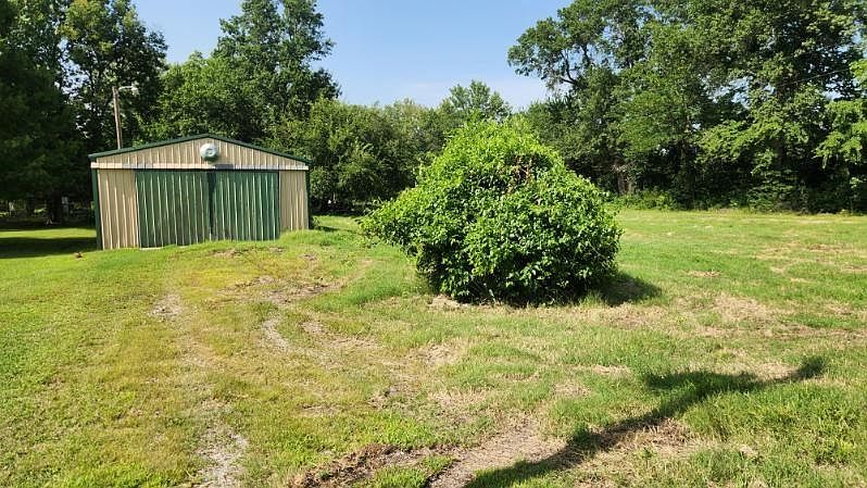 215 N 4th Ave, Columbus, KS 66725 | MLS #2564236 | Zillow