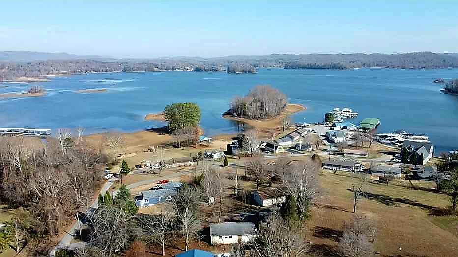 206 Lakeshire Dr, Spring City, TN 37381 | Zillow