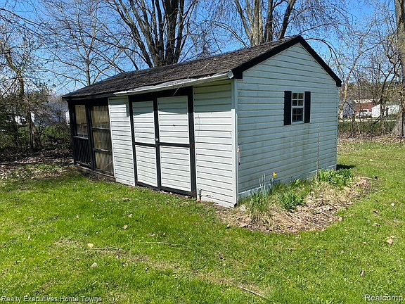 3037 Beach Rd, Port Huron, MI 48060 | MLS #20240027024 | Zillow