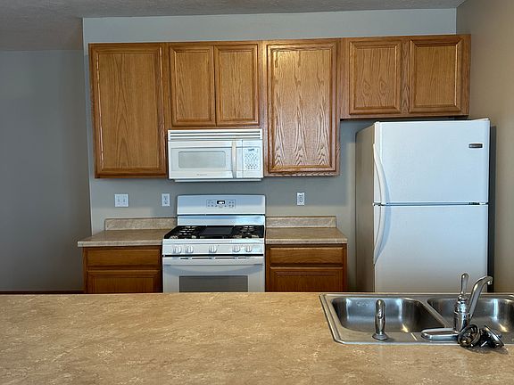 383 Pine White Rd, Roscoe, IL 61073 | Zillow