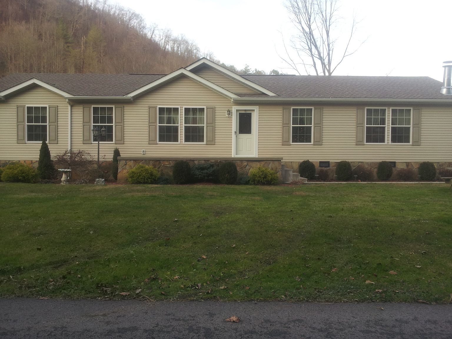 370 Cotes Rd, Evarts, KY 40828 | Zillow
