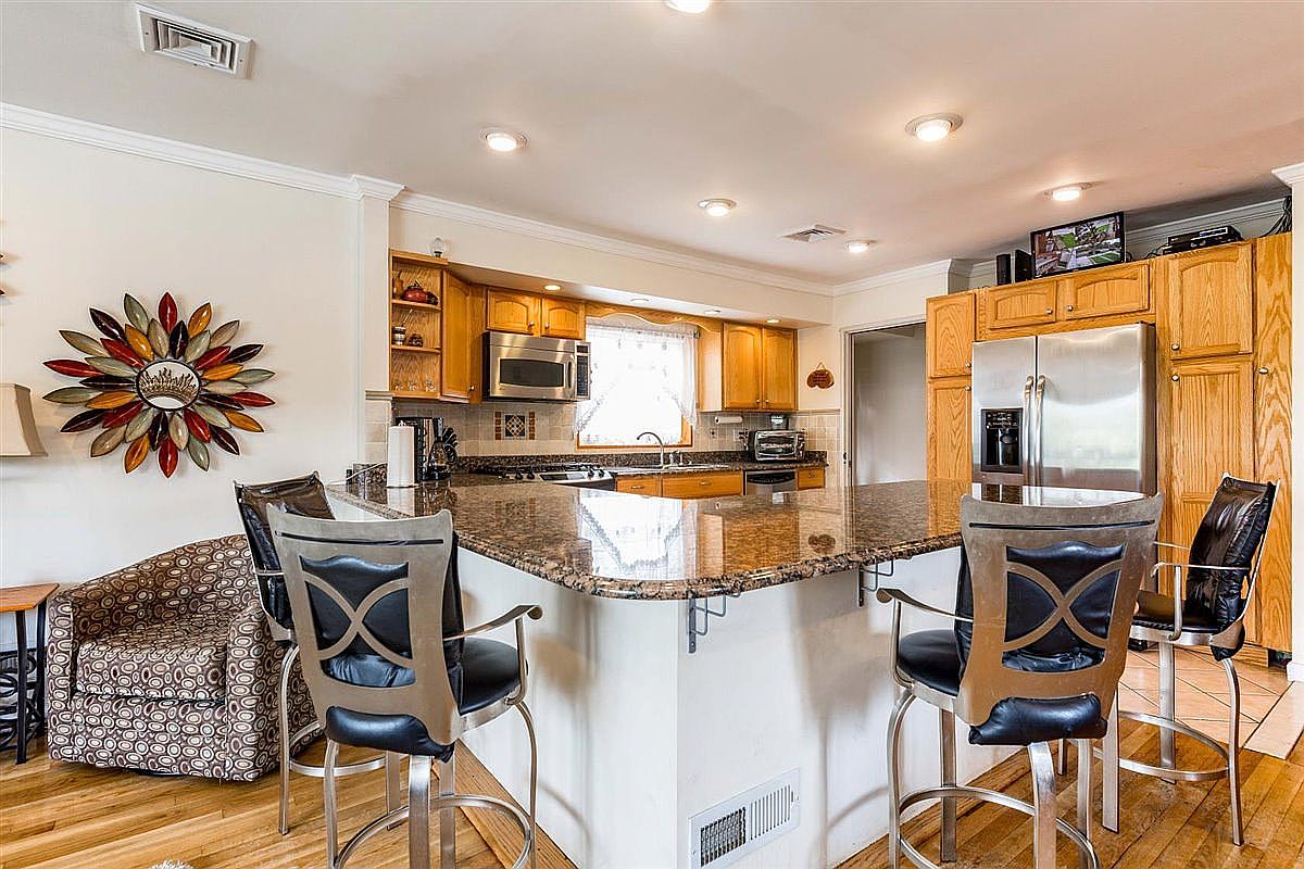 2861 Clearview Expy E, Bayside, NY 11360 | Zillow