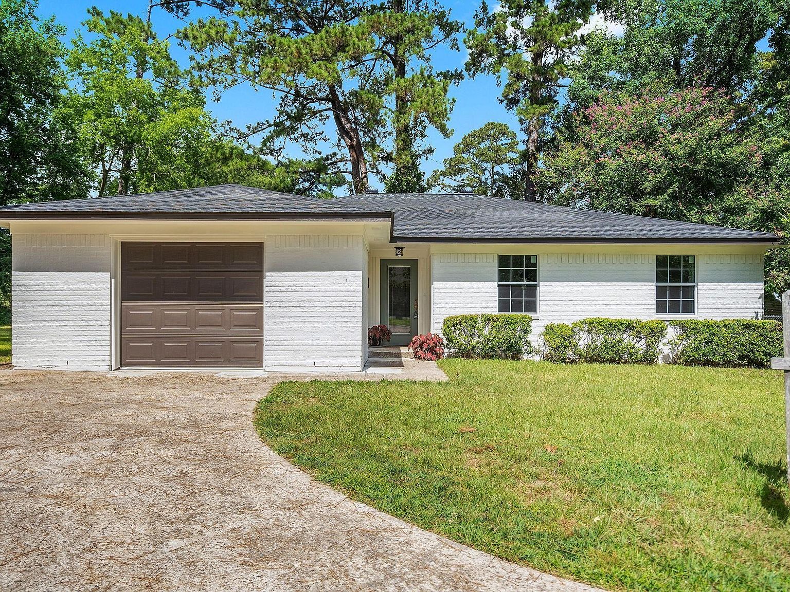 108 Robert Ave, Livingston, TX 77351 | Zillow