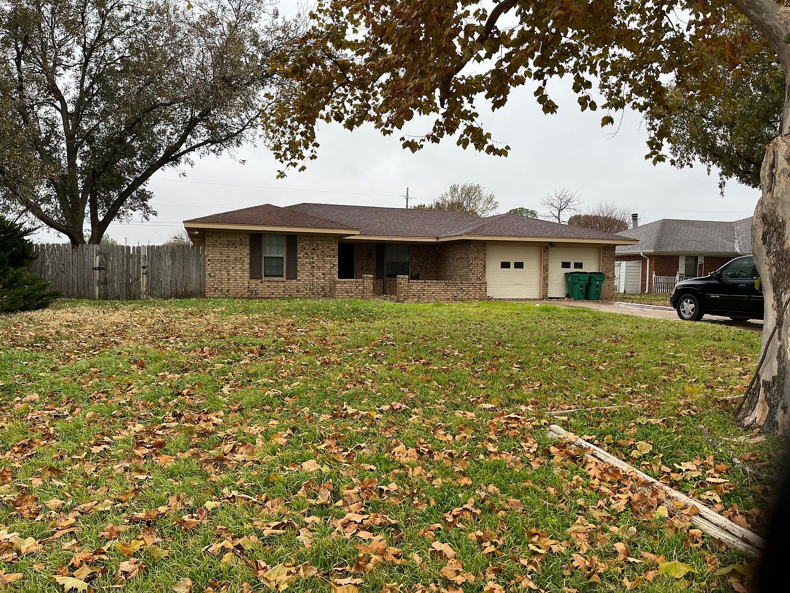 1318 E Sycamore Dr, Burkburnett, TX 76354 | Zillow