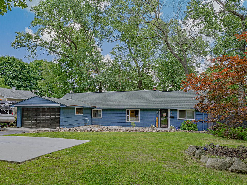 2571 Parkside Dr, Jackson, MI 49203 | Zillow