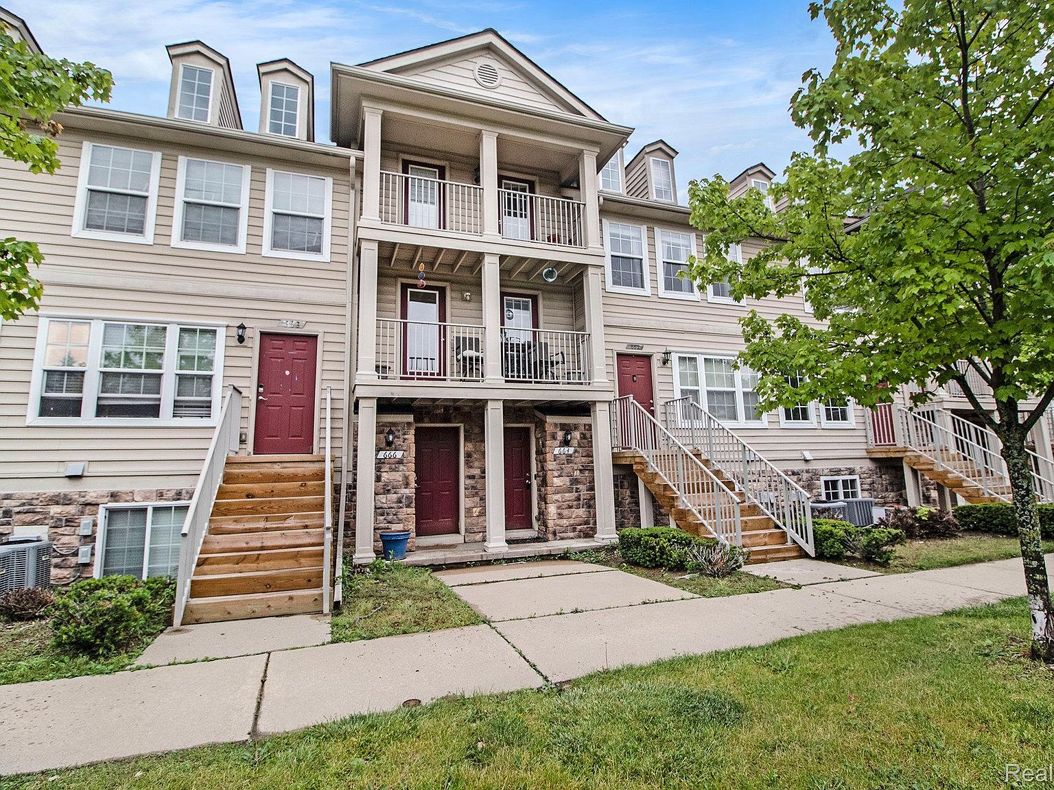 664 Lydia Ln, Pontiac, MI 48341 | Zillow