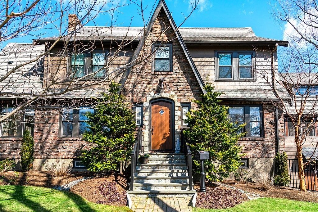 796 Chestnut St, Waban, MA 02468 | Zillow