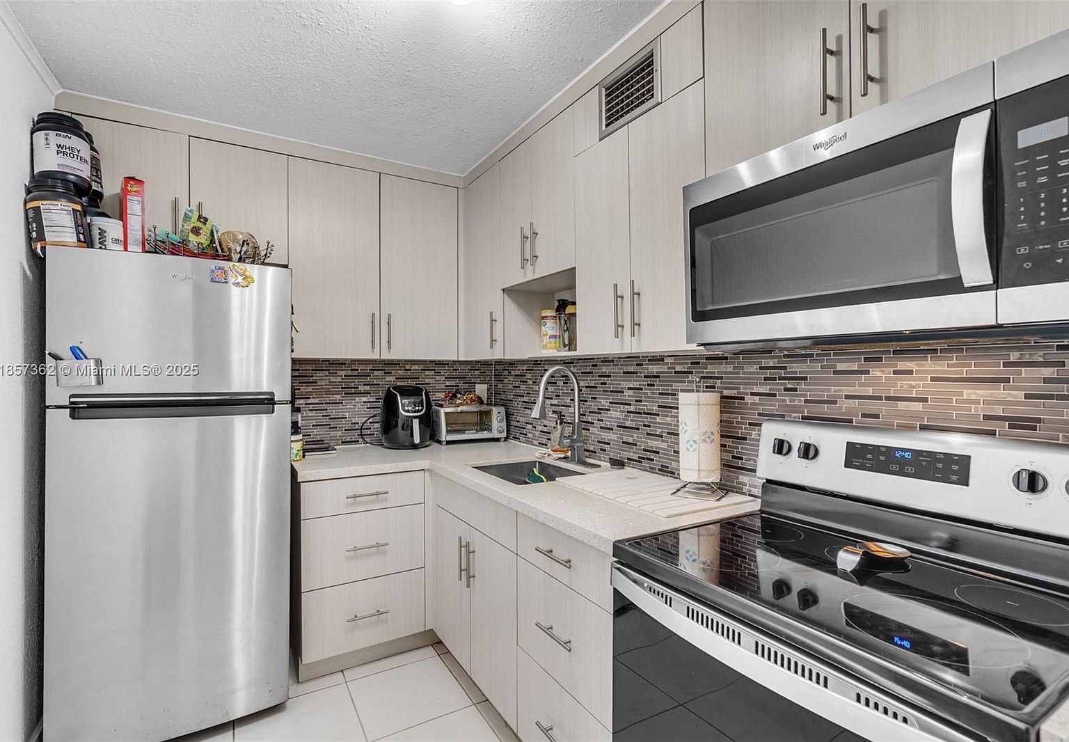 8501 NW 8th St APT 105, Miami, FL 33126 | MLS #A11857362 | Zillow