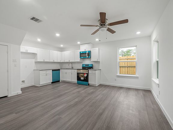 8639 Peachtree St UNIT B, Houston, TX 77016 | Zillow