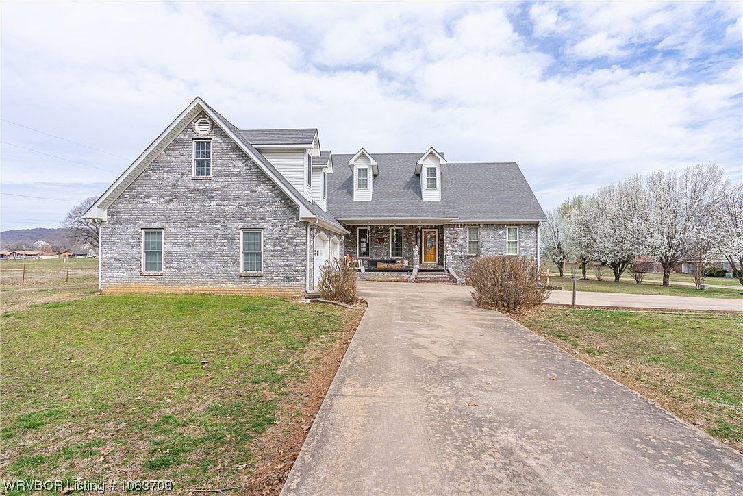 1717 W Young Ave, Stilwell, OK 74960 | Zillow