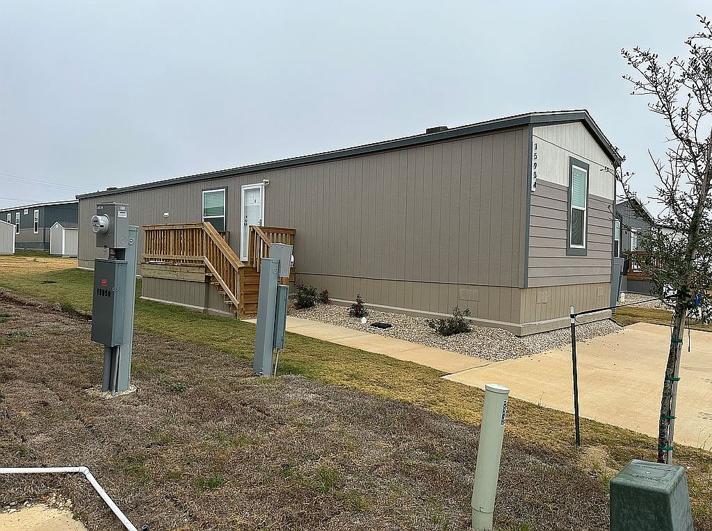 15954 S Flores St, San Antonio, TX 78221 | Zillow