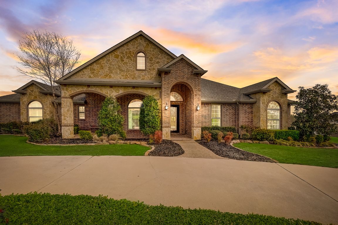 261 Chisholm Ranch Dr, Rockwall, TX 75032 | MLS #20557739 | Zillow
