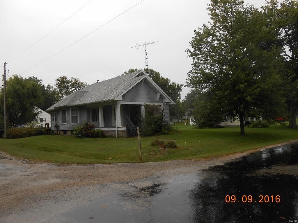 202 S Walnut St, Ohlman, IL 62076 | Zillow