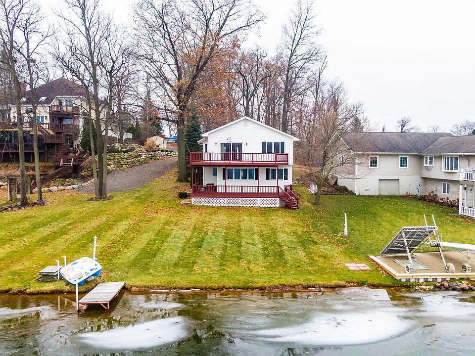 10495 Runyan Lake Poin, Fenton, MI 48430 | Zillow