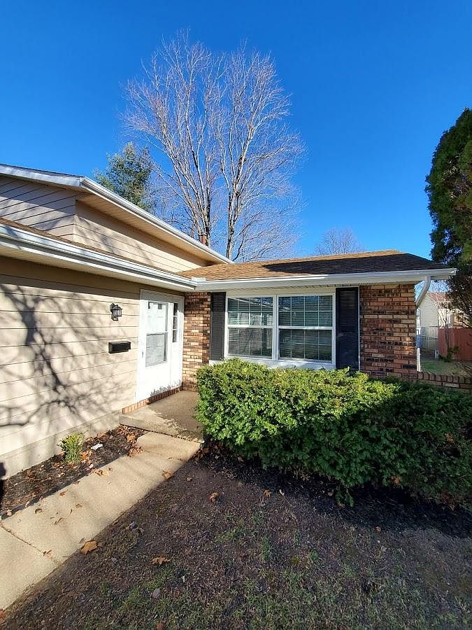 22 Edgewood Ct, Decatur, IL 62522 | Zillow
