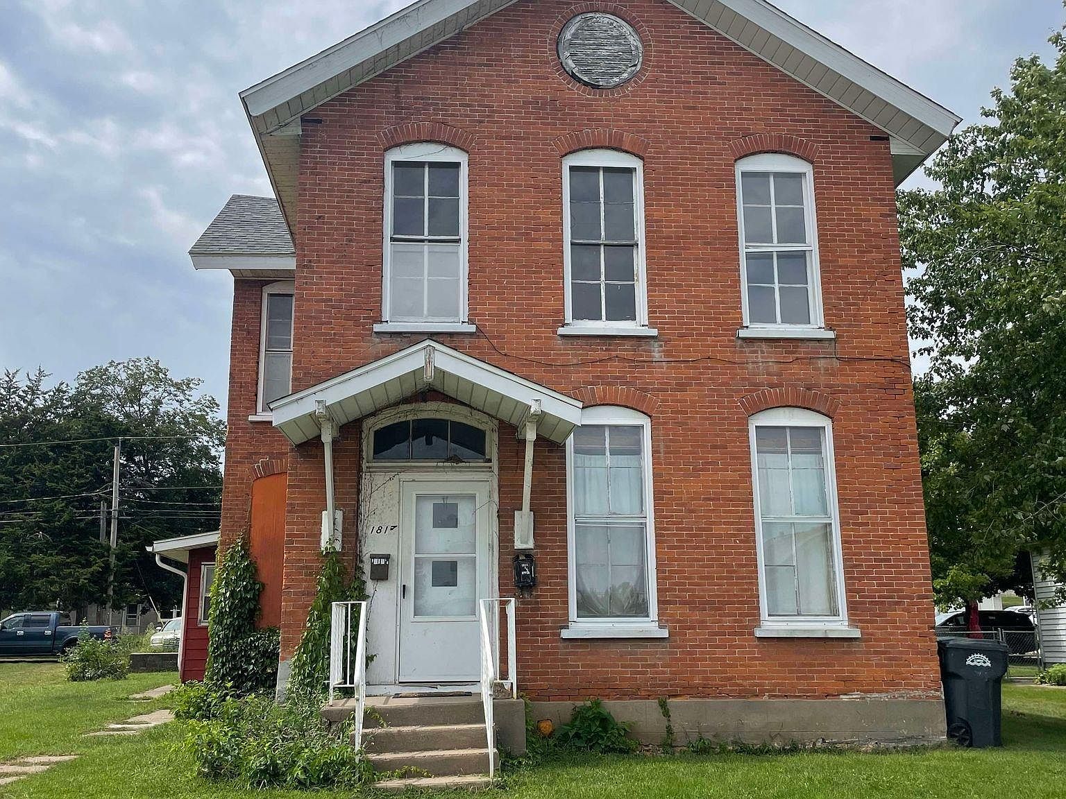 1814 Pershing Blvd #1/2, Clinton, IA 52732 | Zillow