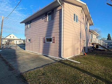 242 W Stutsman St, Pembina, ND 58271 | Zillow