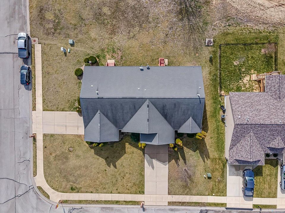 110 Field Crossing Dr, Highland, IL 62249 | Zillow