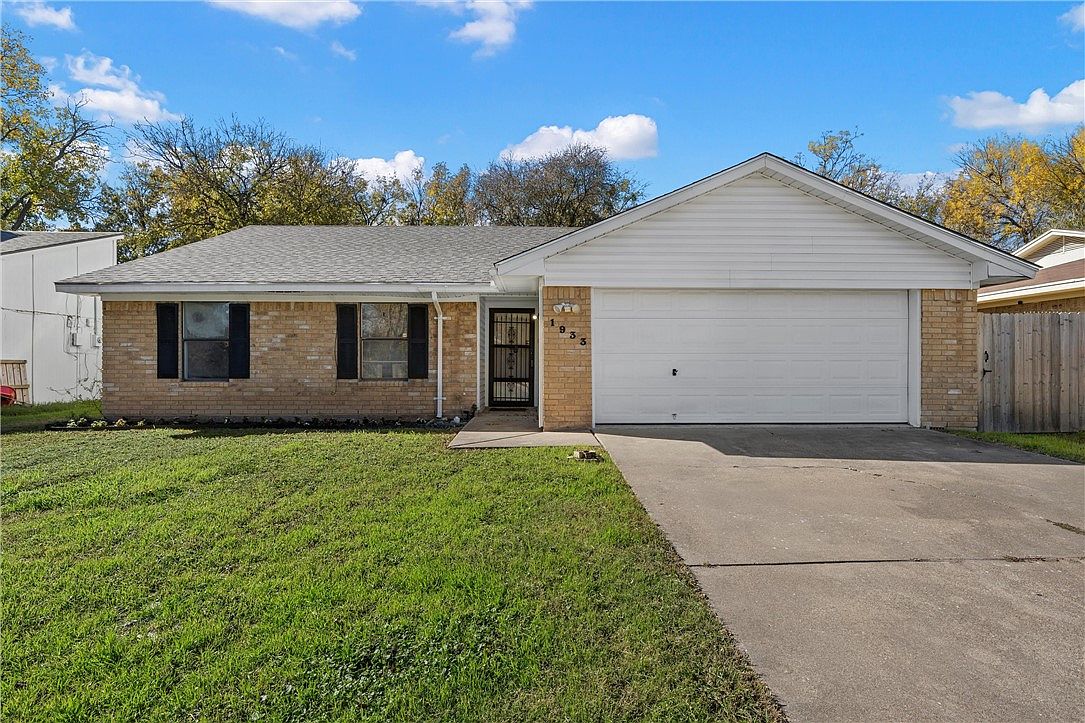 1933 Century Dr, Woodway, TX 76712 | MLS #215675 | Zillow