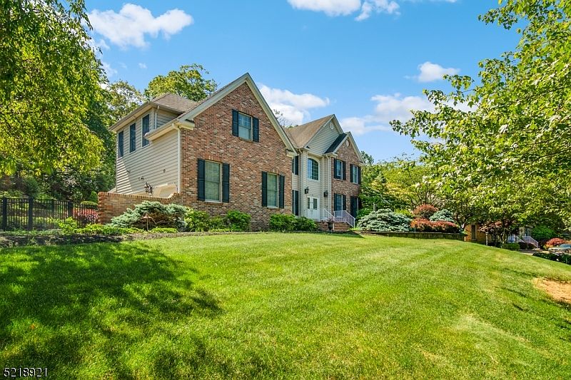 15 Spruce Hollow Rd, Green Brook, NJ 08812 | MLS #3868076 | Zillow