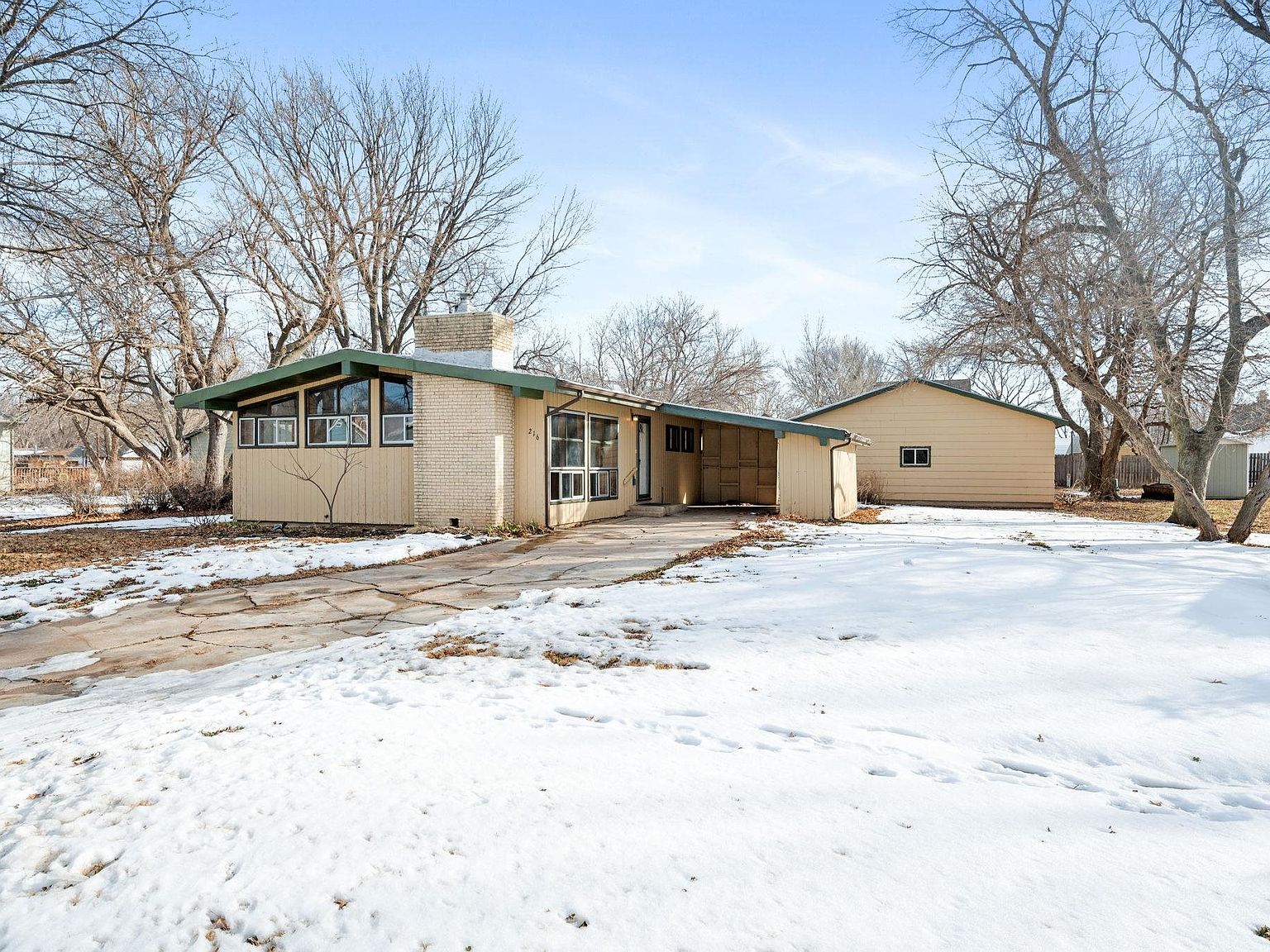 216 N Daily Rd, Mount Hope, KS 67108 | Zillow