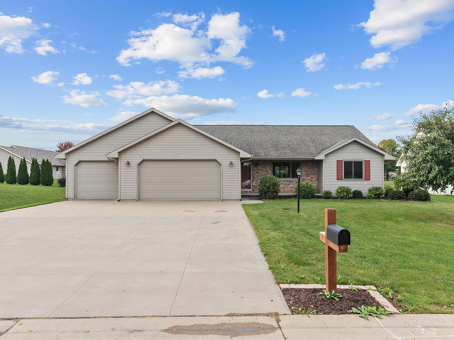 W5601 Jochmann Dr, Appleton, WI 54915 | MLS #50282082 | Zillow
