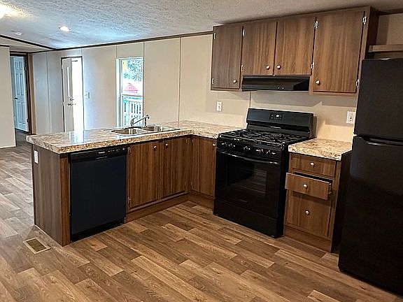 2213 Portage Hollow Dr, Mogadore, OH 44260 | Zillow