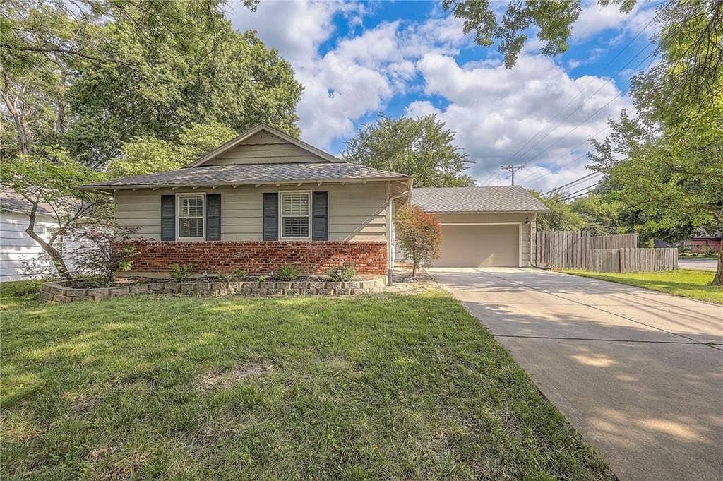 8702 W 72nd Ter, Prairie Village, KS 66204 | Zillow