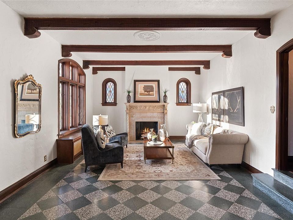 9 The Prado, Saint Louis, MO 63124 | Zillow