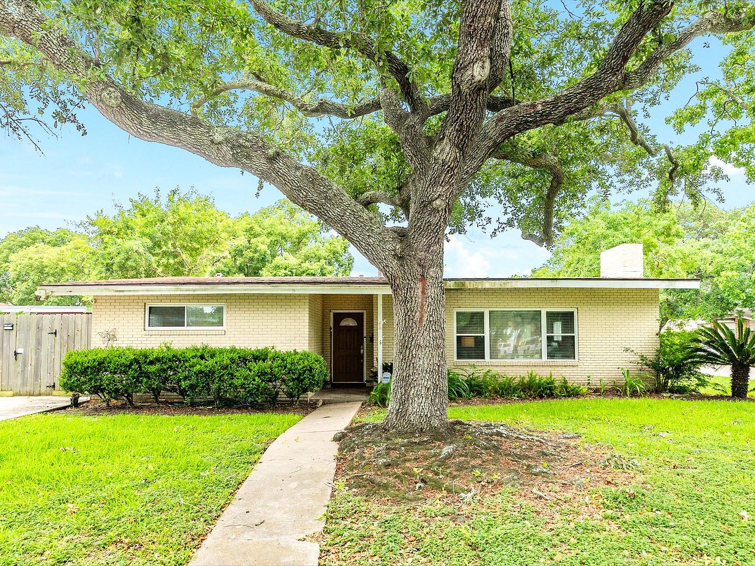 1 Maple Ln, Galveston, TX 77551 | MLS #44259023 | Zillow
