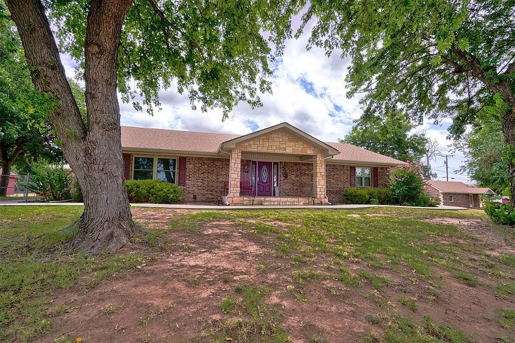 324 S 4th St, Cyril, OK 73029 | Zillow