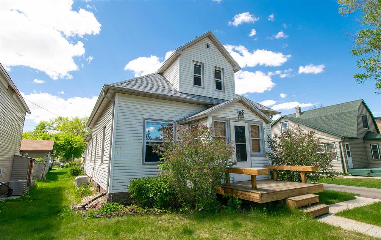 417 3rd St NE, Garrison, ND 58540 | Zillow