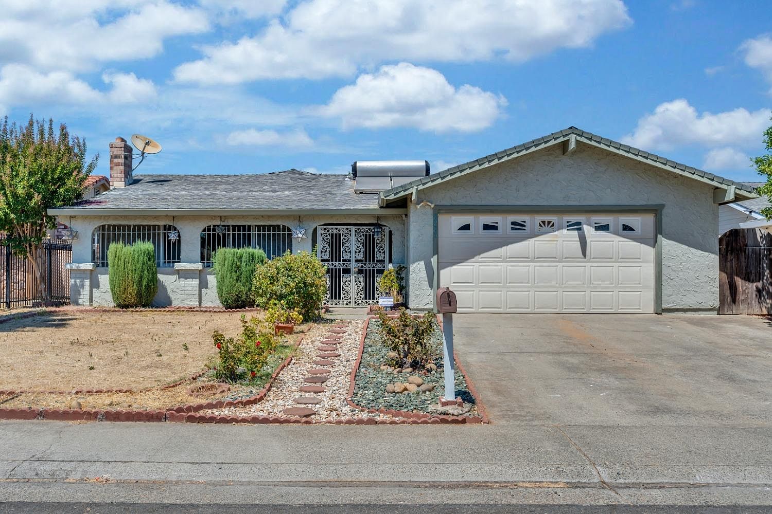 8283 Hayfield Cir, Sacramento, CA 95828 | MLS #223076703 | Zillow