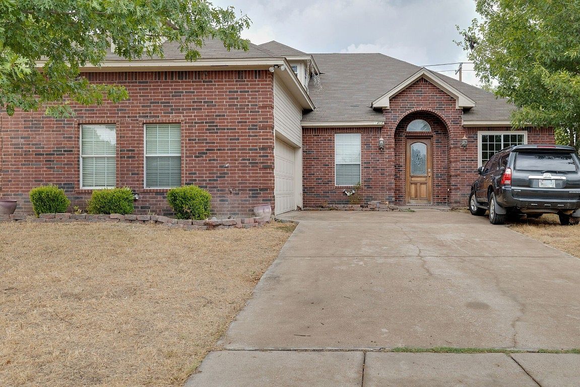 1404 Clarendon St, Fort Worth, TX 76134 | MLS #20429302 | Zillow