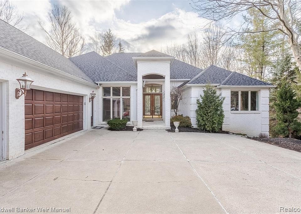 43564 Scenic Ln, Northville, MI 48167 | Zillow