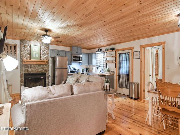 822 Christy Ln, Townsend, TN 37882 | MLS #1266223 | Zillow