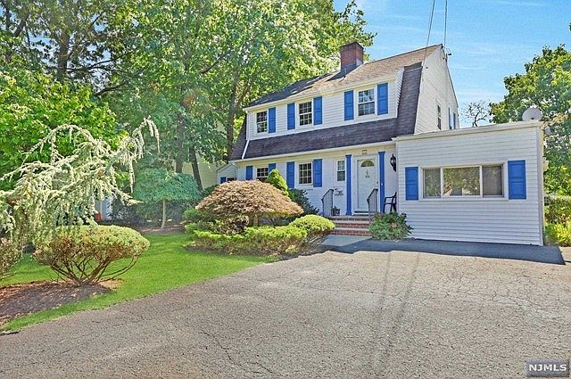 20-06 Radburn Rd, Fair Lawn, NJ 07410 | Zillow