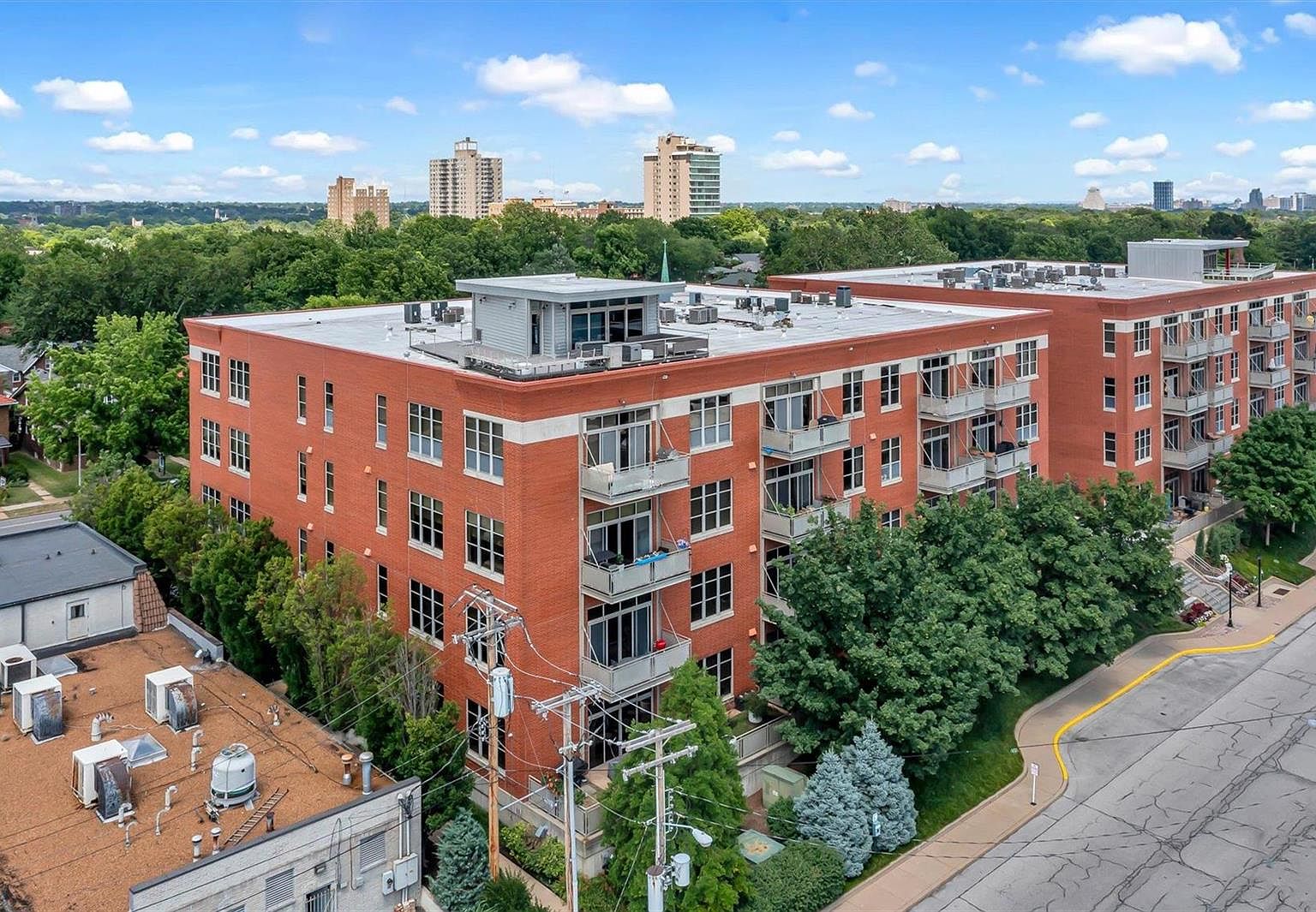6350 Clayton Rd APT 103, Saint Louis, MO 63117 | MLS #24038450 | Zillow