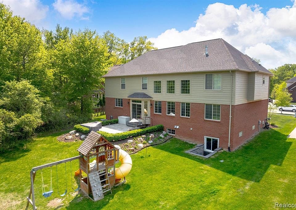 5594 Victoria Dr, West Bloomfield, MI 48322 | MLS #20230039586 | Zillow