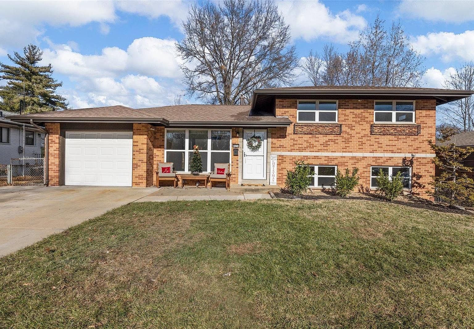 8571 Loyd Dr, Saint Louis, MO 63114 | Zillow