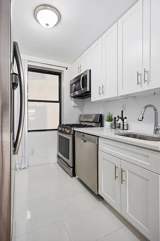 303 East 37th Street #1K in Murray Hill, Manhattan | StreetEasy