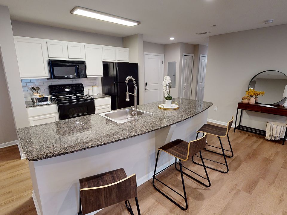 Standard On Main Apartment Rentals - Akron, OH | Zillow