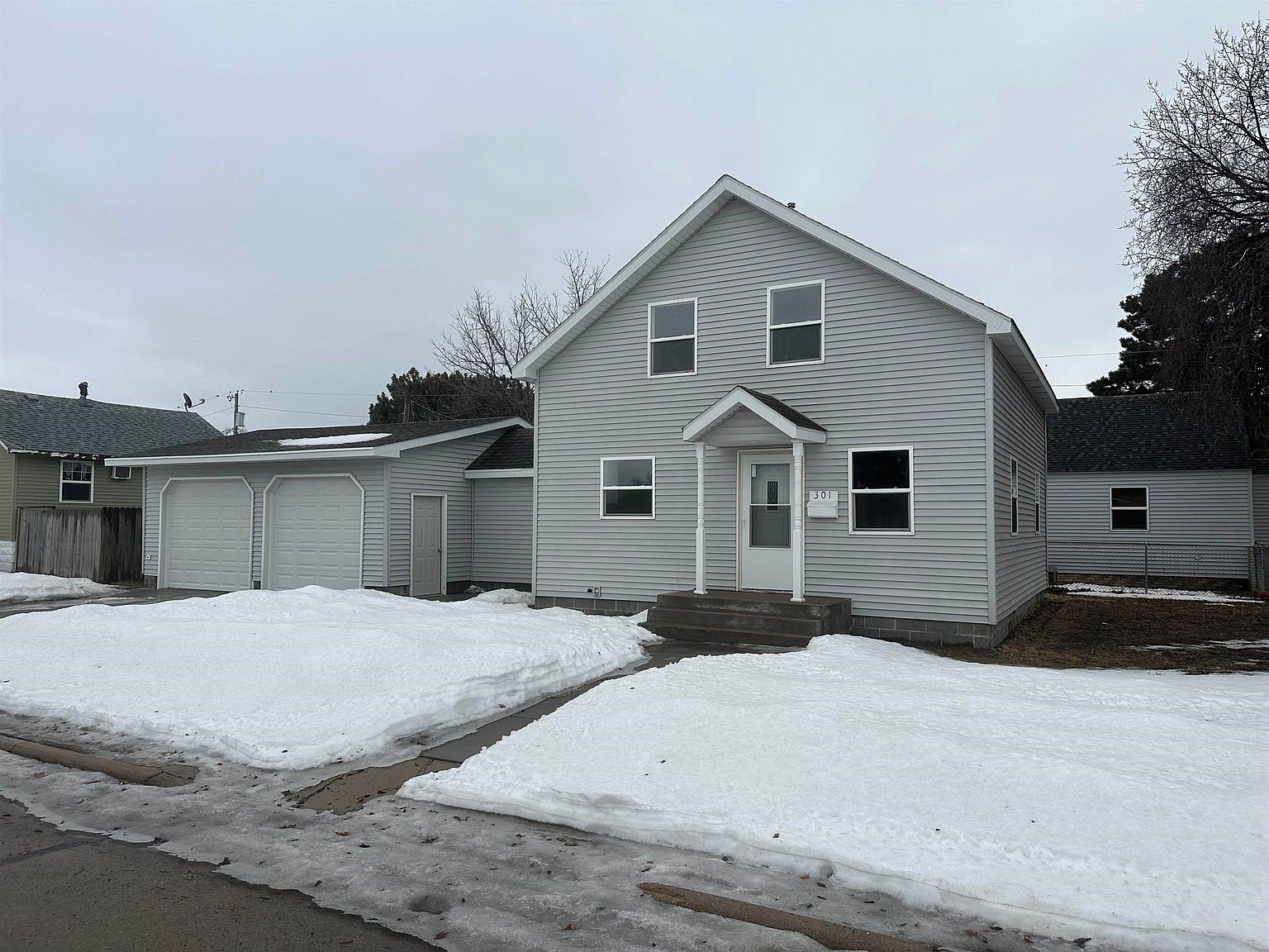 311 E 11th St, Cozad, NE 69130 | Zillow