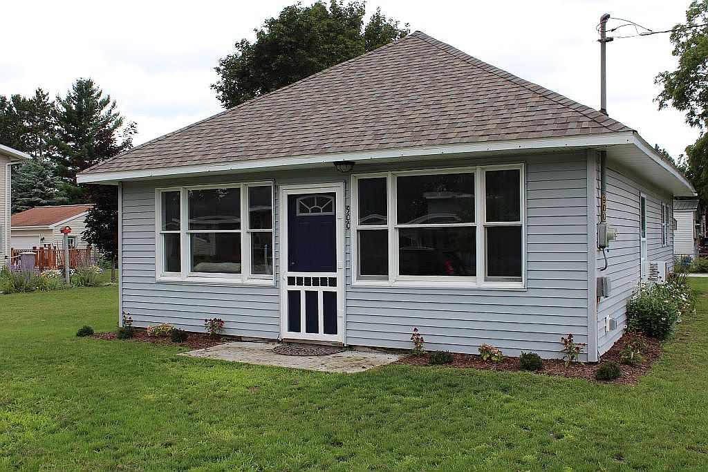 900 Chestnut St, Cadillac, MI 49601 | Zillow