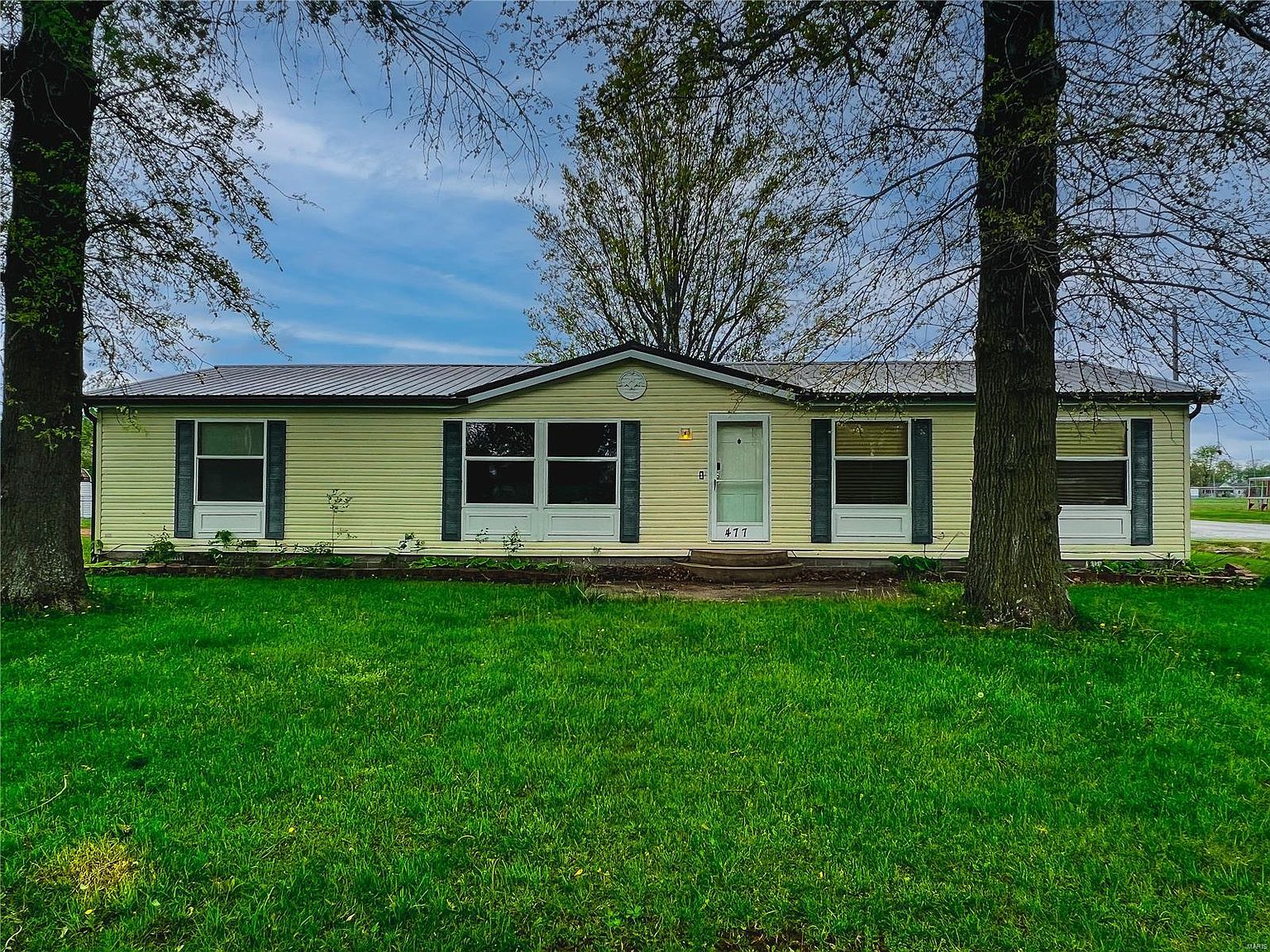 477 N 5th St, Ashley, IL 62808 | Zillow