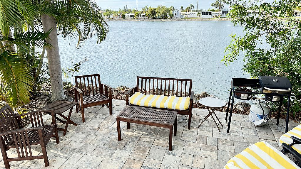 1000 Wiggins Pass Rd #L18, Naples, FL 34110 | Zillow