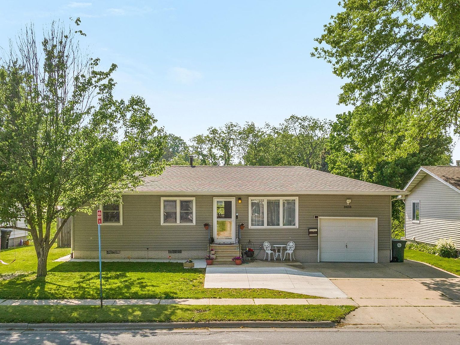 2618 W 9th St, Waterloo, IA 50702 | Zillow