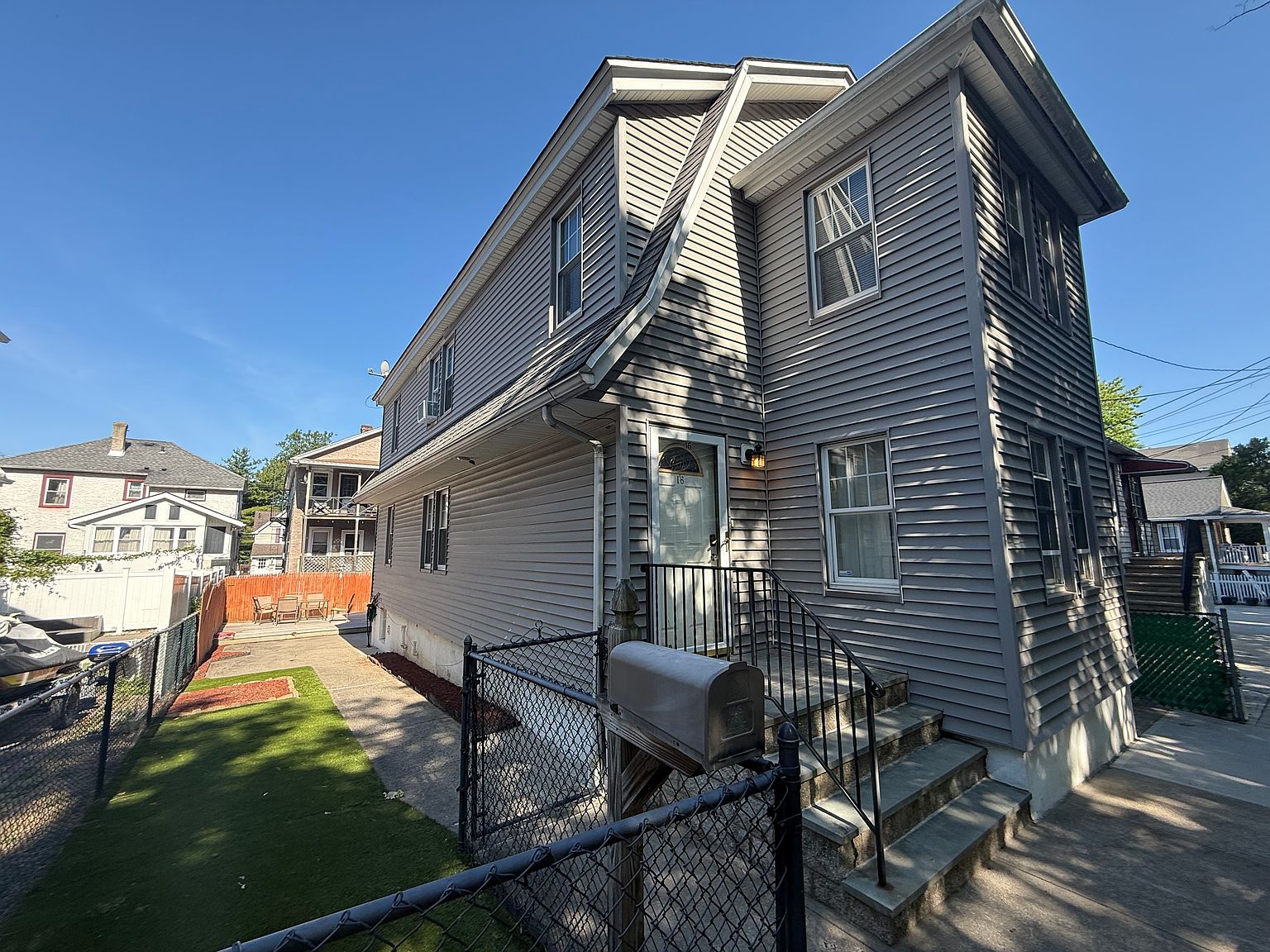 13 Minetta Pl #1, Yonkers, NY 10710 | Zillow