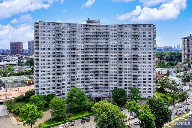 2000 Linwood Ave APT 18V, Fort Lee, NJ 07024 | Zillow