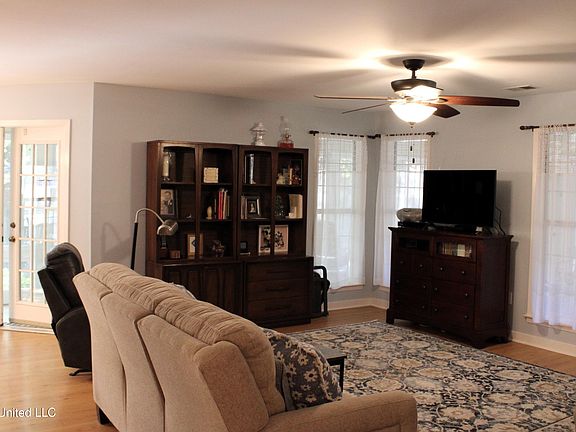 5825 Southridge Dr, Olive Branch, MS 38654 | Zillow